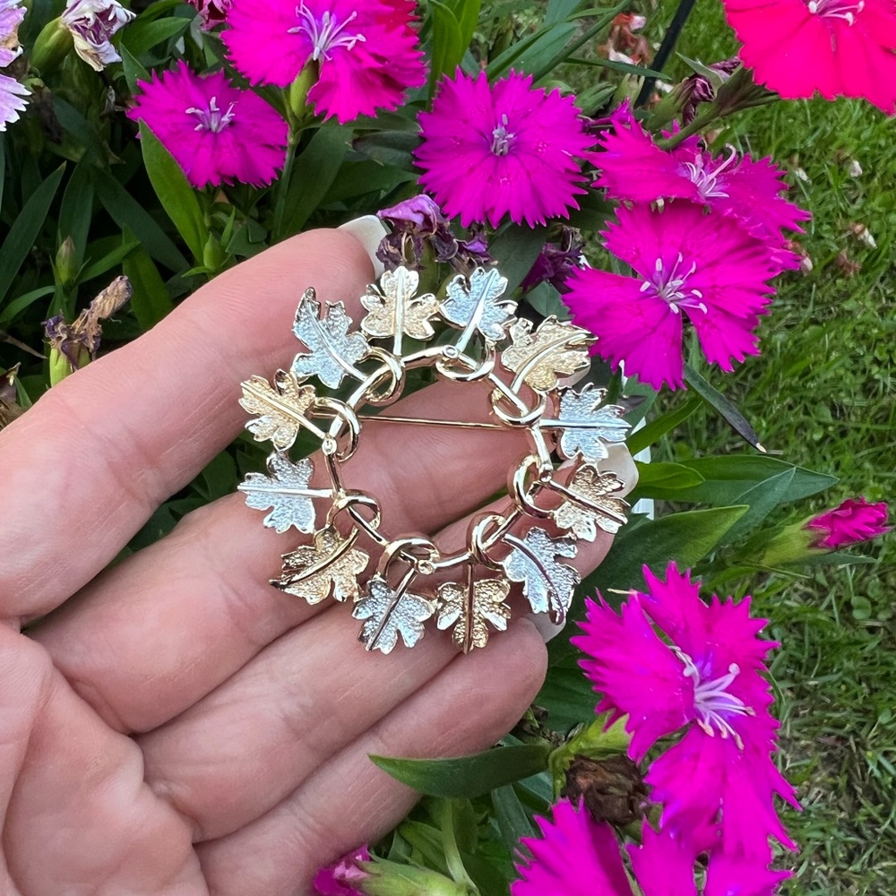 1960's Vintage Sarah Coventry Two-Tone Leaves Wreath … - Gem